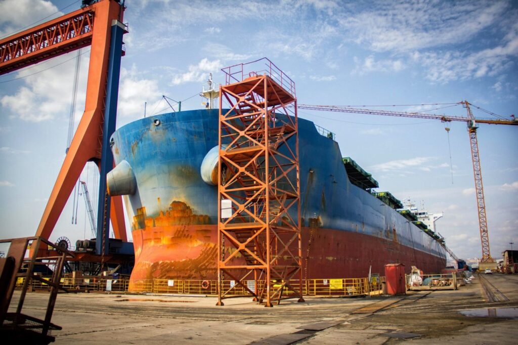 Hiellinsline Moving cargo above and beyond